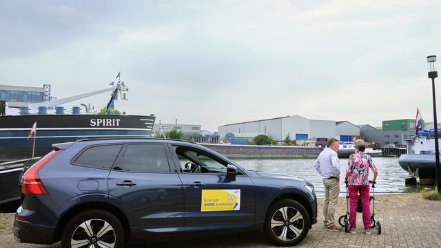 Mevrouw de Herder en chauffeur Frank zijn ANWB AutoMaatjes
