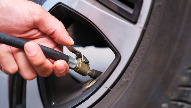 Autobanden oppompen: hoe doe je dat eigenlijk?| ANWB