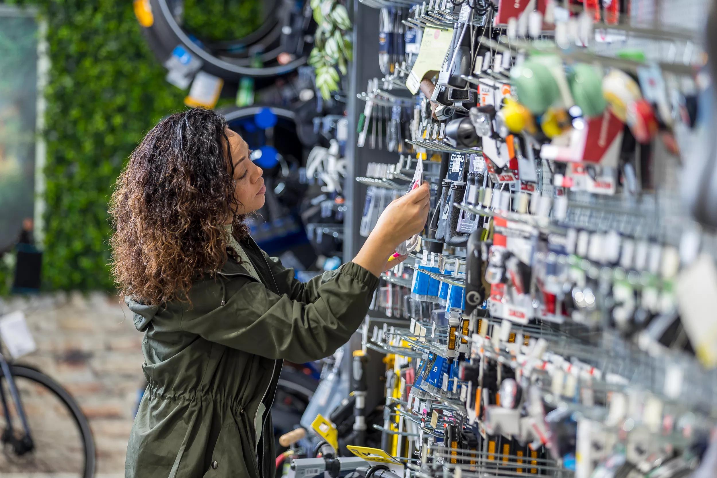 De juiste fietsaccessoires maken fietsen comfortabel en leuk | ANWB